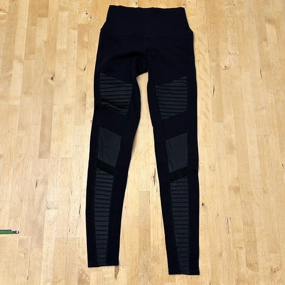 ALO Yoga | Pants & Jumpsuits | Alo Moto Leggings Size Xs | Poshmark